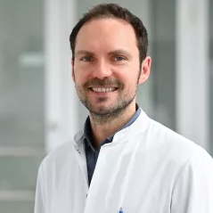 Dr. Michael Raum